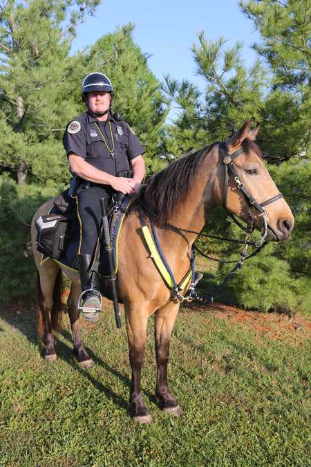 Nashville police horse patrol to honor fallen Omaha detective - KMTV.com